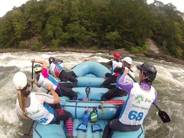 Red Ladies Raft Racers hailing from the USA | International Rafting ...